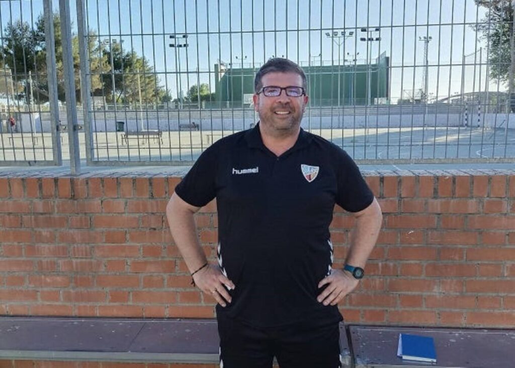 El Móstoles CF anuncia la salida de su entrenador, Mario Martín ...