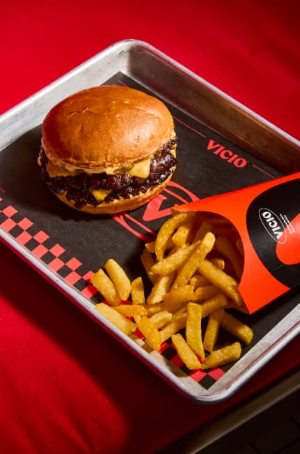 VICIO abre su primer restaurante de smash burgers en Móstoles ...